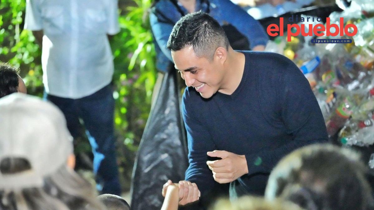 Alcalde Henry Flores refuerza el apoyo económico con entrega de ...