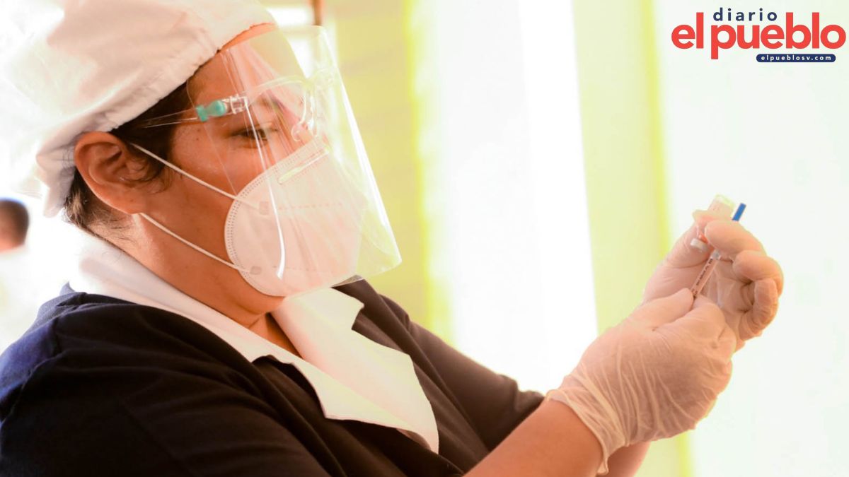 Experto en biotecnología felicita a El Salvador por la vacunación del ...